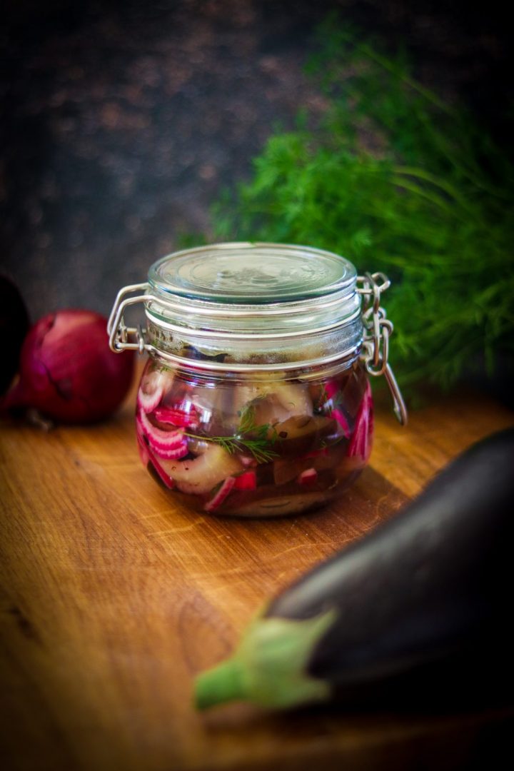 Vegetarisk sill: 4 recept på aubergine-sill till midsommarbuffén ...