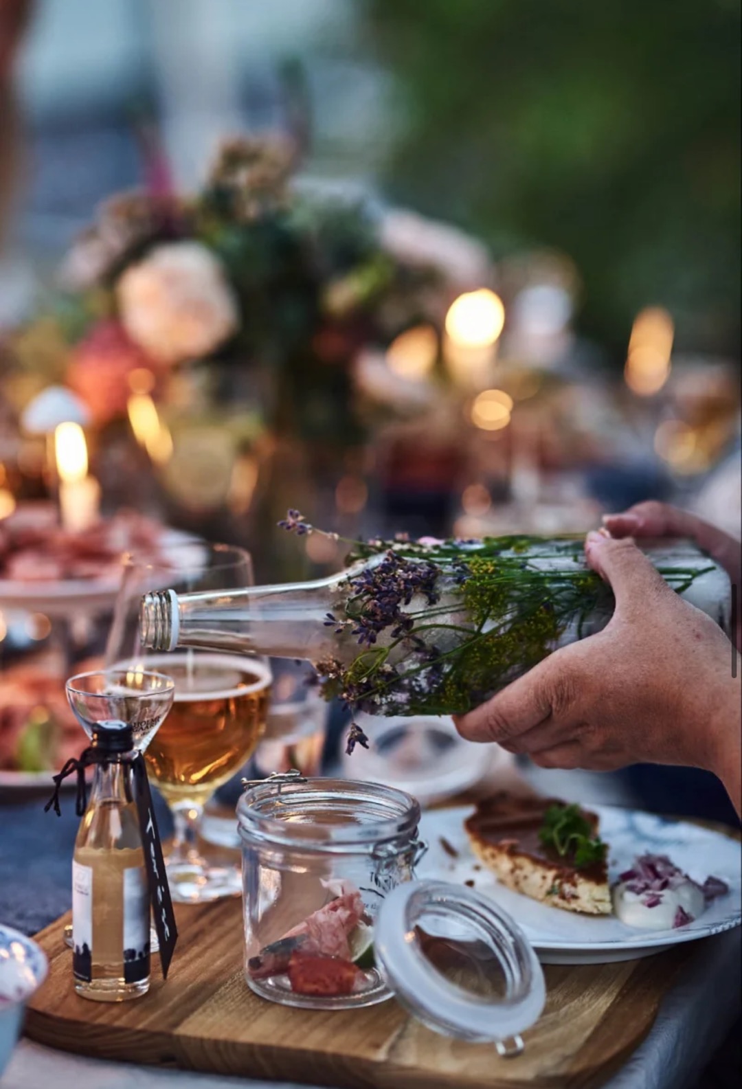 Så gör du din egen snaps till midsommar – 6 enkla recept - Metro Mode