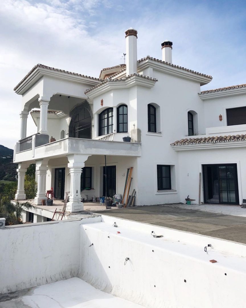 Janni Delér och Jon Olsson har sålt sitt fantastiska hus i Marbella ...