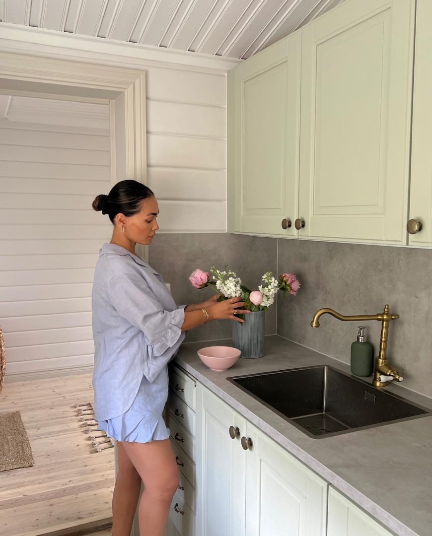 Vanessa Lindblad visar upp sitt vackra sommarställe på Muskö - Metro Mode